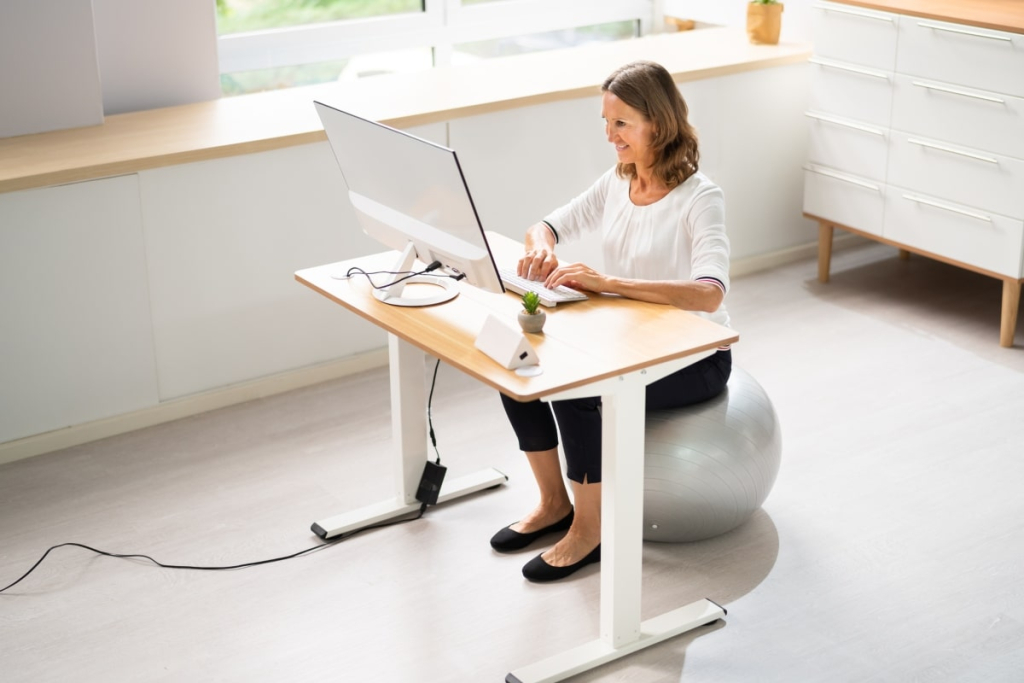The Top 6 Incredible Benefits of Using a Standing Desk | ARTEIL