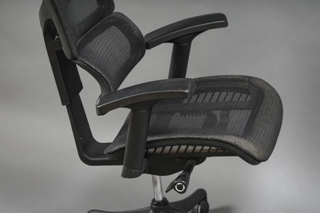 Wide Office Chairs vs Standard Chairs: Why Size Matters | Arteil