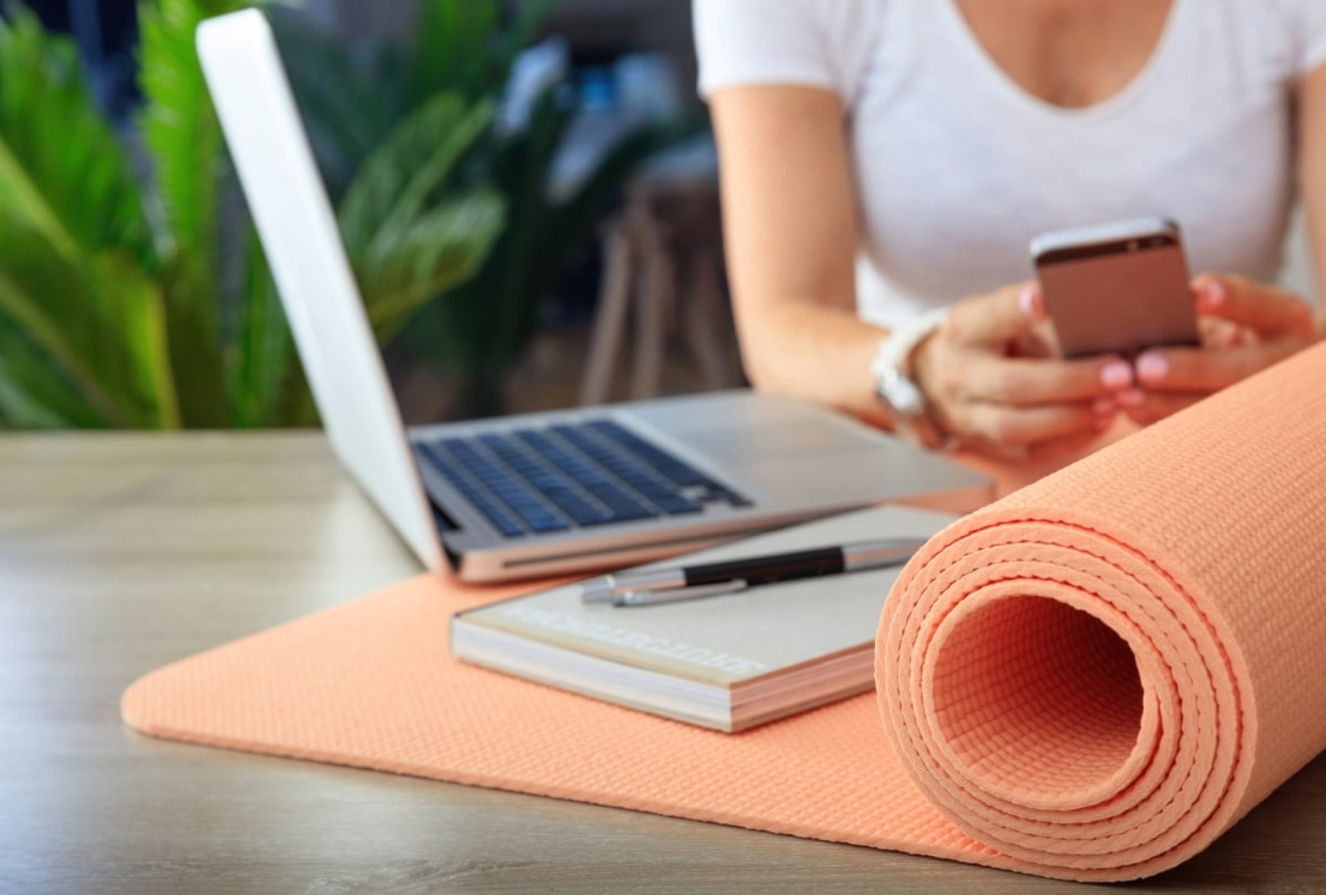 9 Office Exercises to Keep You Fit & Focused at Work | ARTEIL